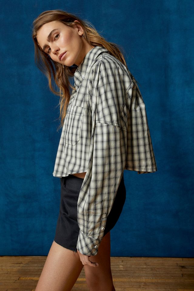 BDG camisa con botones recortada de Corey | Urban Outfitters ES
