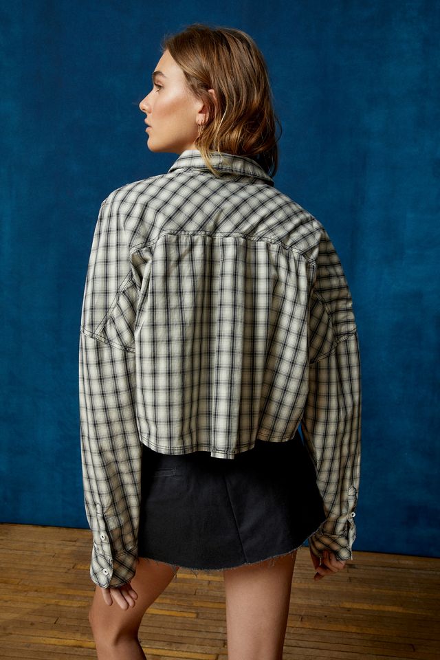BDG camisa con botones recortada de Corey | Urban Outfitters ES