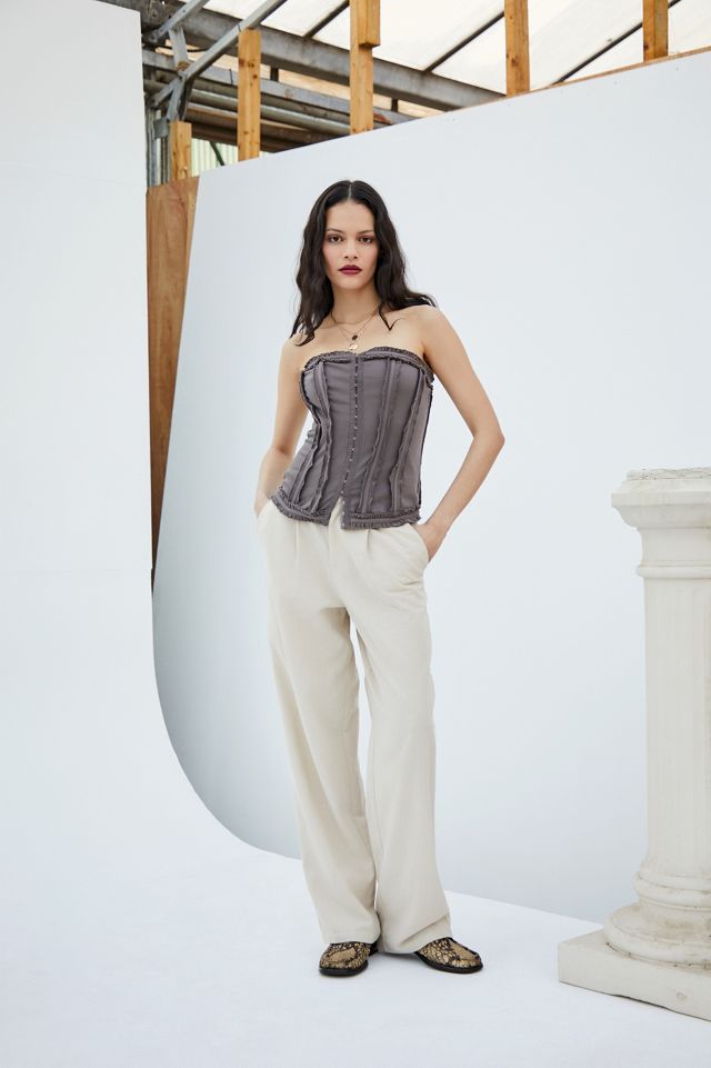Light Before Dark Hollie Korsett mit rohen Nähten | Urban Outfitters DE