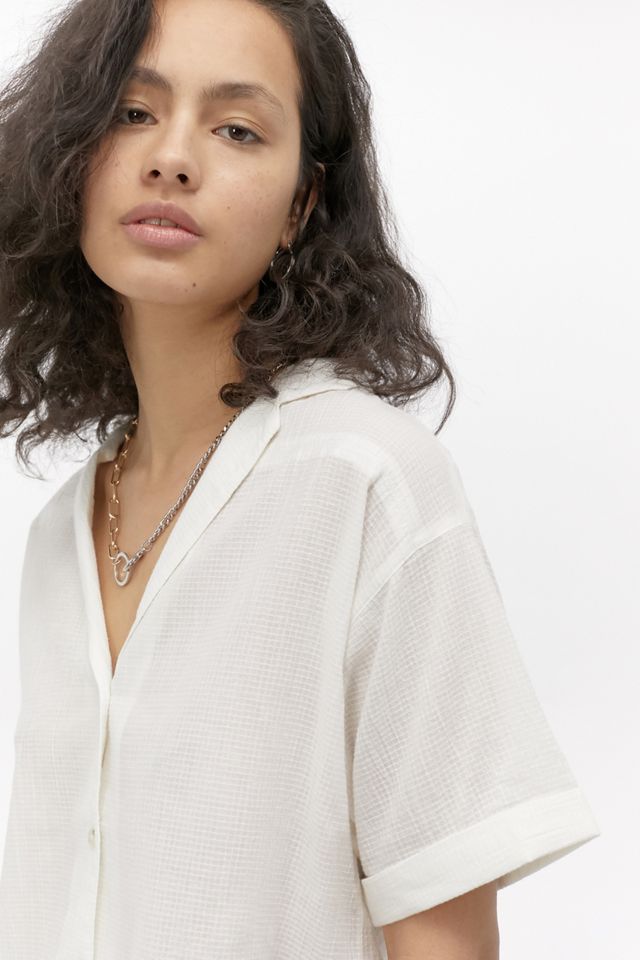 UO Gracie Dobby Short-Sleeve Shirt | Urban Outfitters UK