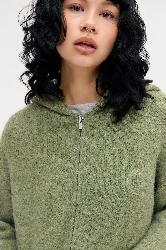UO Jae Zip-Through Strickpullover mit Kapuze | Urban Outfitters DE