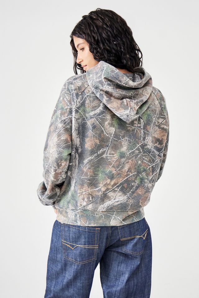 BDG Camo Raglan Hoodie | Urban Outfitters UK