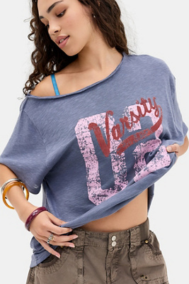 BDG Courtney Graphic Off-Shoulder T-Shirt | Urban Outfitters UK
