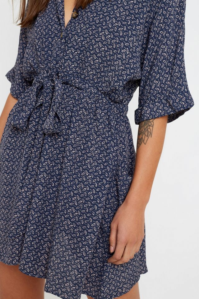 UO Matilda Blue Paisley Mini Dress | Urban Outfitters UK
