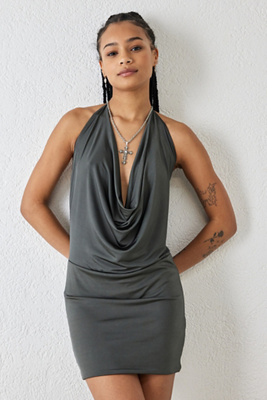 Robe mini UO Kat à col châle extrême | Urban Outfitters FR