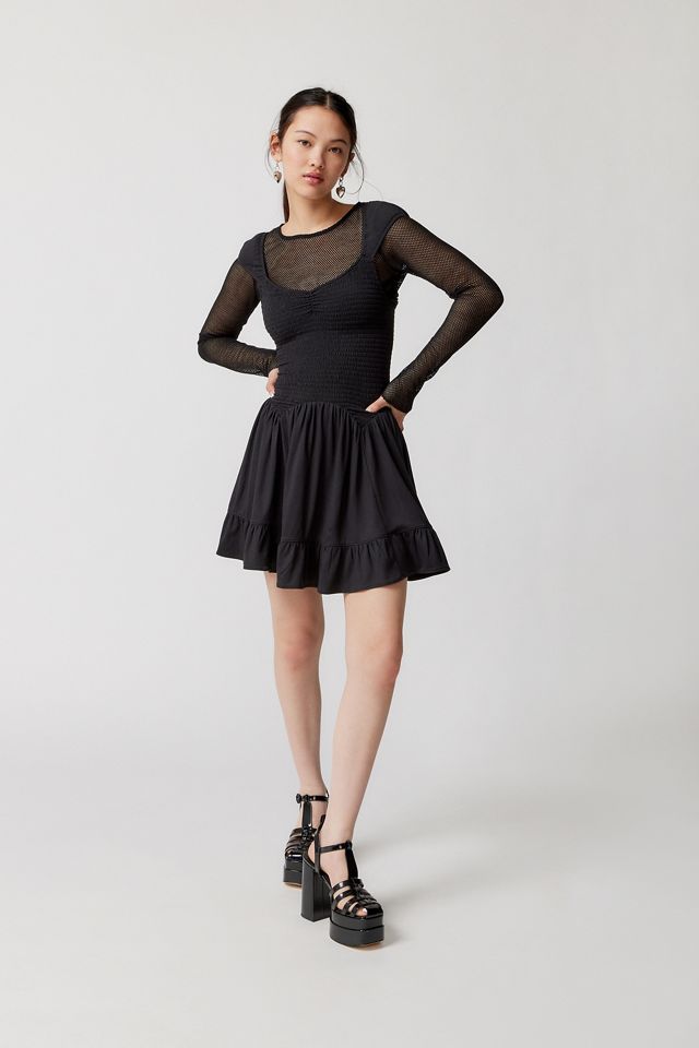 UO - Robe courte en tricot à smocks Georgina noire | Urban Outfitters FR