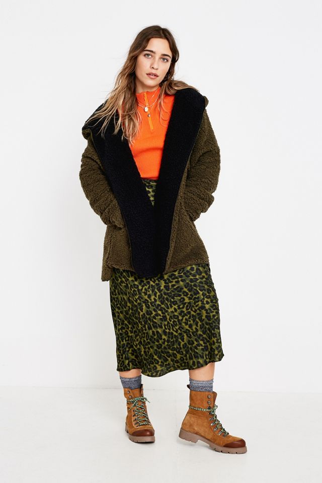 UO Carmella Cosy Reversible Teddy Coat | Urban Outfitters UK