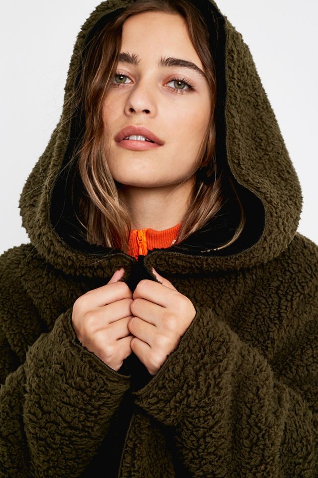 UO Carmella Cosy Reversible Teddy Coat | Urban Outfitters UK