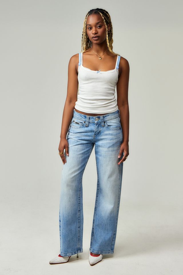 Kimchi Blue Corey Bow Cami Top | Urban Outfitters UK