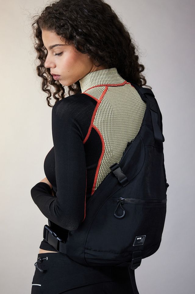 iets frans... – One-Shoulder-Rucksack in Schwarz | Urban Outfitters DE