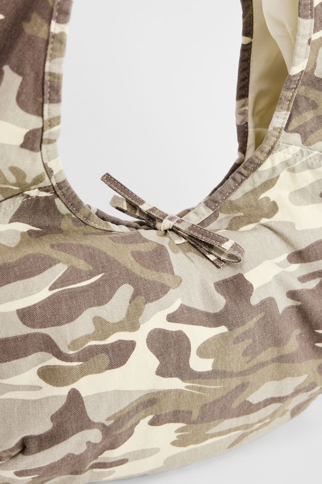 UO Flo Camo Canvas Tote Bag | Urban Outfitters UK