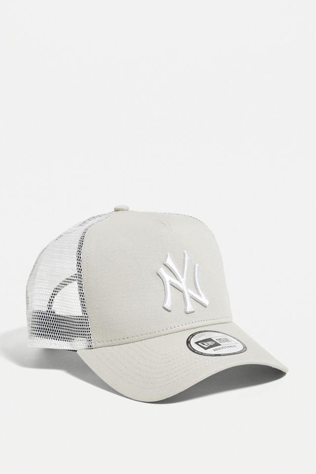 New Era 9FORTY Cream NY Yankees Baseball Cap | Urban Outfitters UK