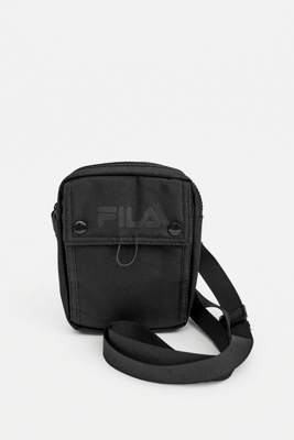 FILA Merston Wallet Pouch Crossbody | Urban Outfitters ES