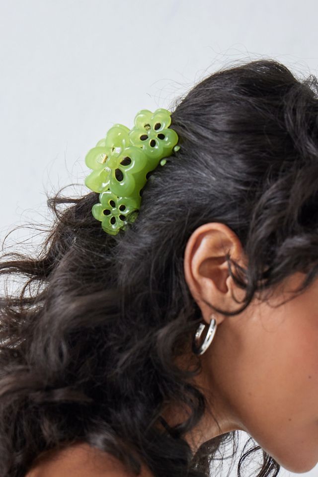 Flower Cluster Claw Clip | Urban Outfitters UK
