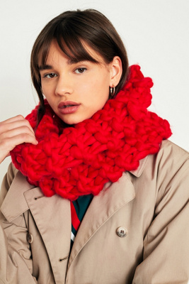Extra Chunky Knitted Red Snood | Urban Outfitters FR