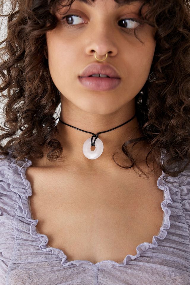 Silence + Noise Stone Disc Thread Choker | Urban Outfitters UK