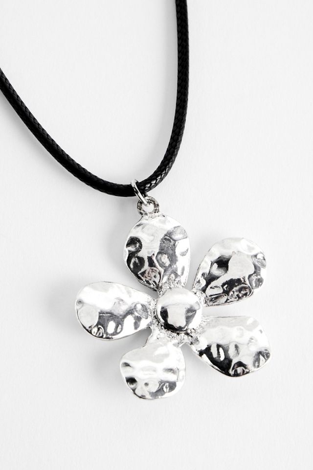Flower choker store