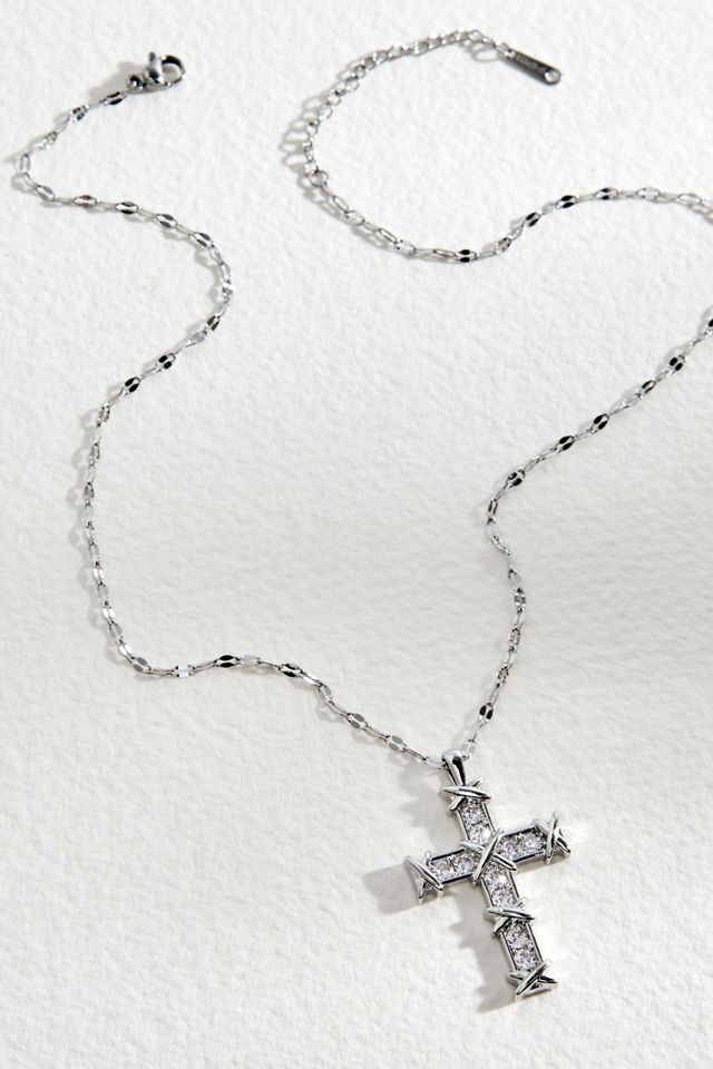 Zambah Woven Cross Necklace | Urban Outfitters ES