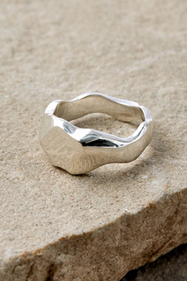 Rat Betty - Bague ondulée | Urban Outfitters FR