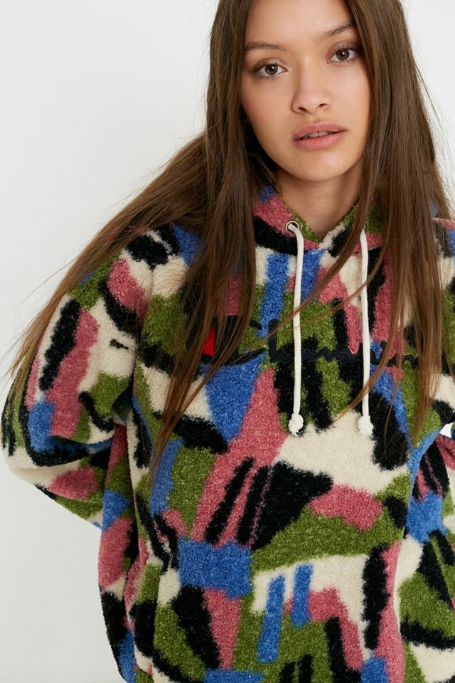 Champion Sherpa Script Logo Camo Hoodie | Urban Outfitters ES