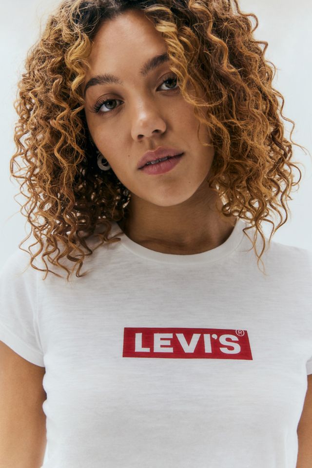 Levi's Box Tab Graphic T-Shirt | Urban Outfitters UK