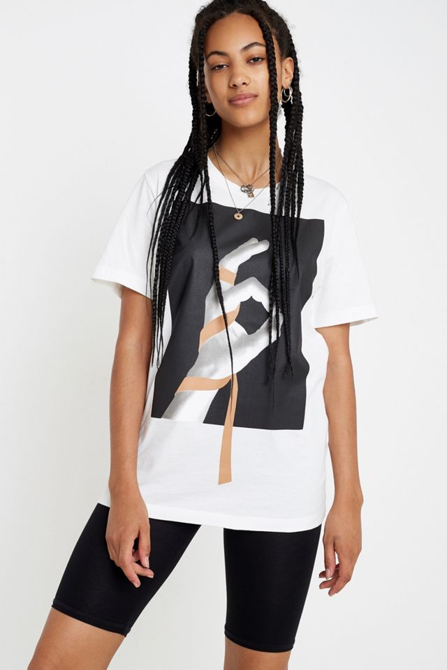 MM6 Hand 6 Logo Camiseta | Urban Outfitters ES