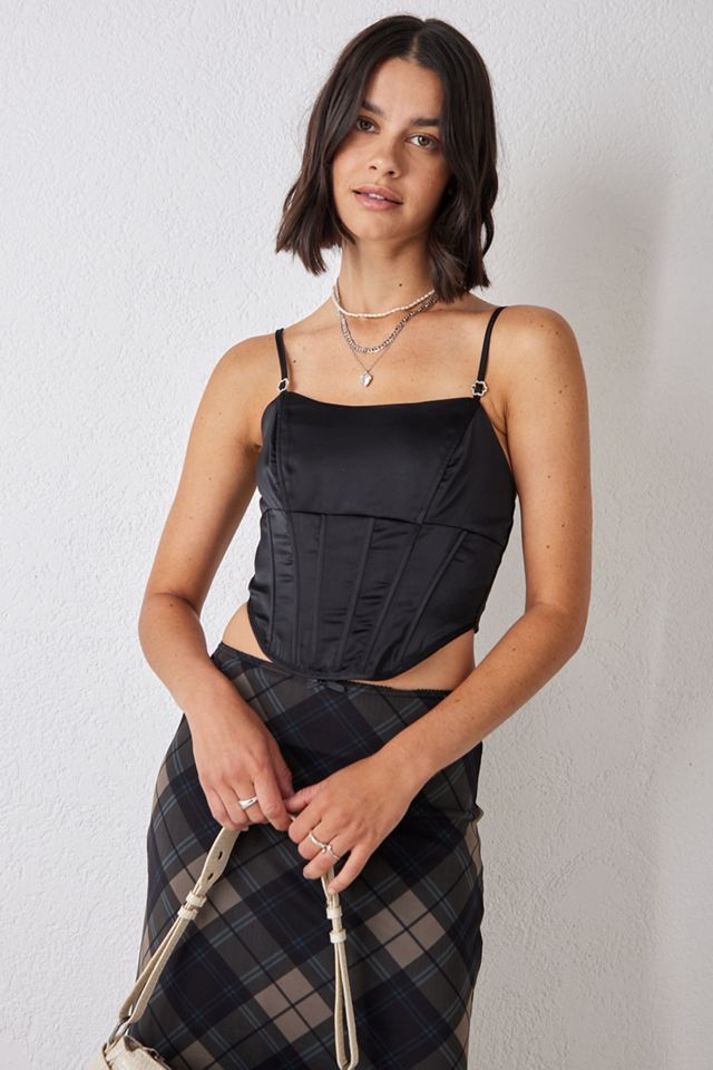 Daisy Street – Korsagenoberteil aus Satin mit Strass | Urban Outfitters DE