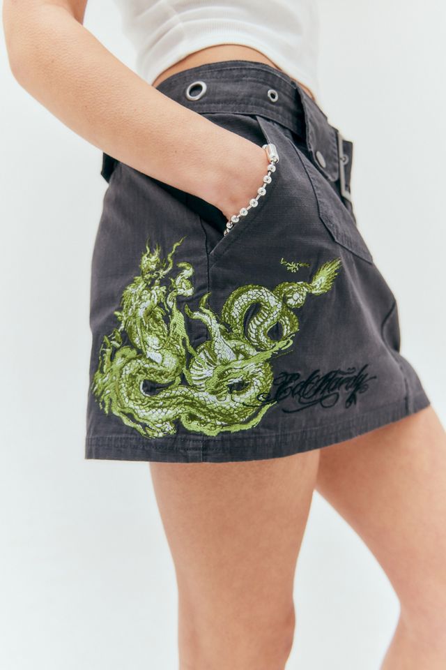 Ed Hardy - Mini-jupe cargo à motif dragon grise | Urban Outfitters FR