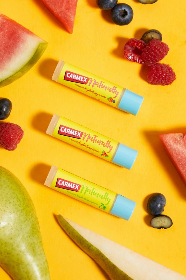Carmex Naturally Hydrating Berry Flavour Lip Balm | Urban Outfitters ES