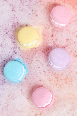 Bubble T Sweetea Macaron Bath Bombs Set | Urban Outfitters UK