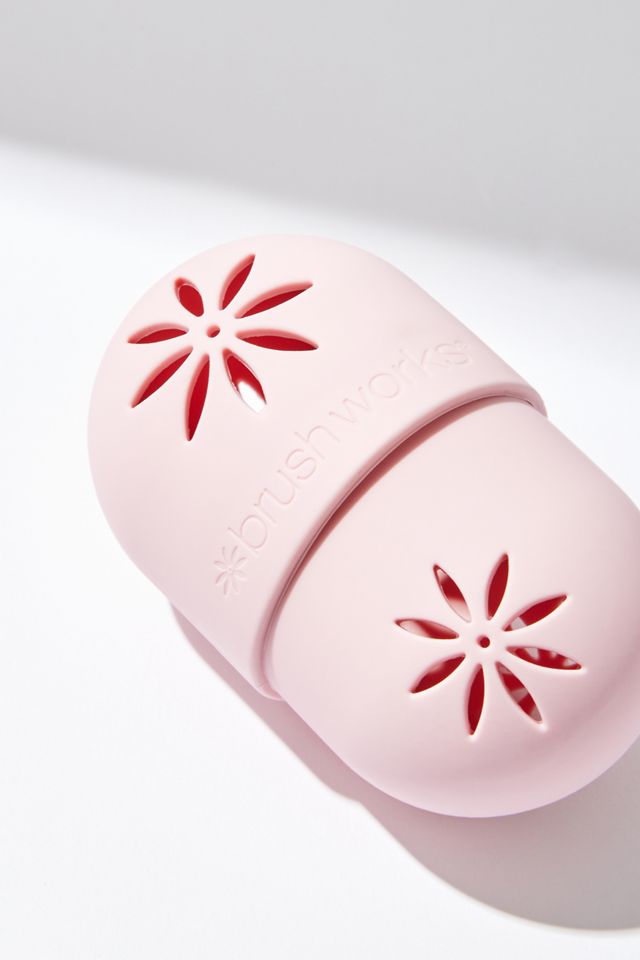 Brushworks Makeup Sponge Shield | Urban Outfitters UK