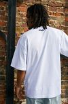 FILA x Dukes Cupboard UO camiseta blanca exclusiva | Urban Outfitters ES