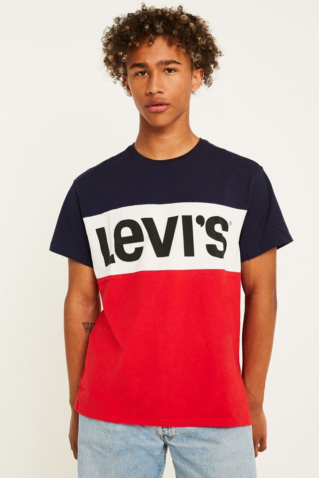 Levi's – T-Shirt im Colour-Block-Design in Marineblau | Urban Outfitters DE