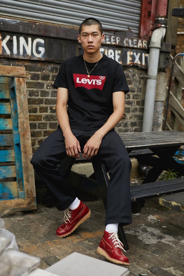 Levi’s Batwing Black T-Shirt | Urban Outfitters UK