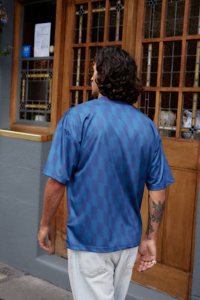 Jersey Azul Marino Exclusivo de Umbro UO | Urban Outfitters ES