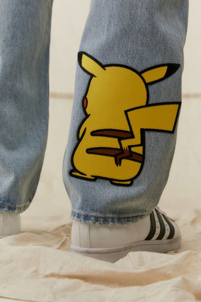 Levi's X Pokemon - Jean droit authentique 551Z | Urban Outfitters FR
