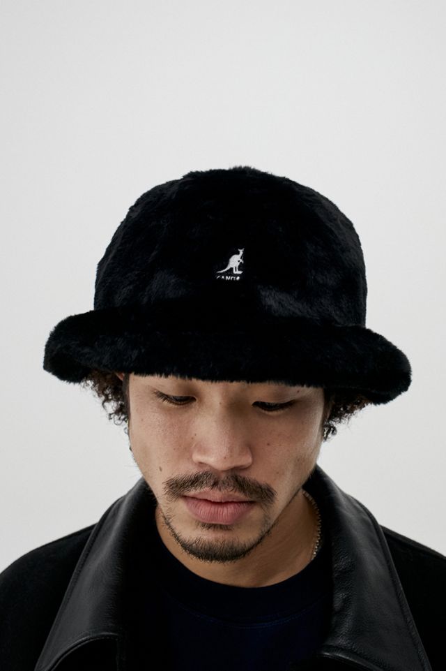 Kangol - Bob en fausse fourrure noir | Urban Outfitters FR