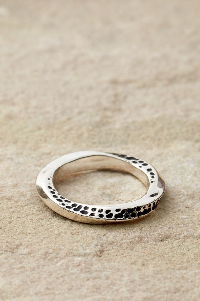 Icon Brand Recast Twisted Band Ring | Urban Outfitters UK