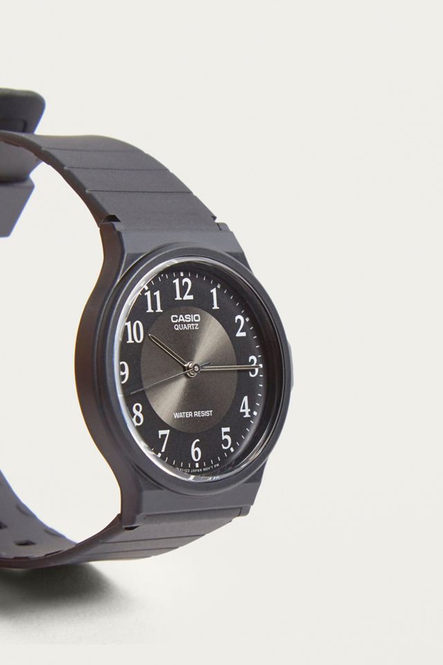 Reloj analógico casio Quartz | Urban Outfitters ES