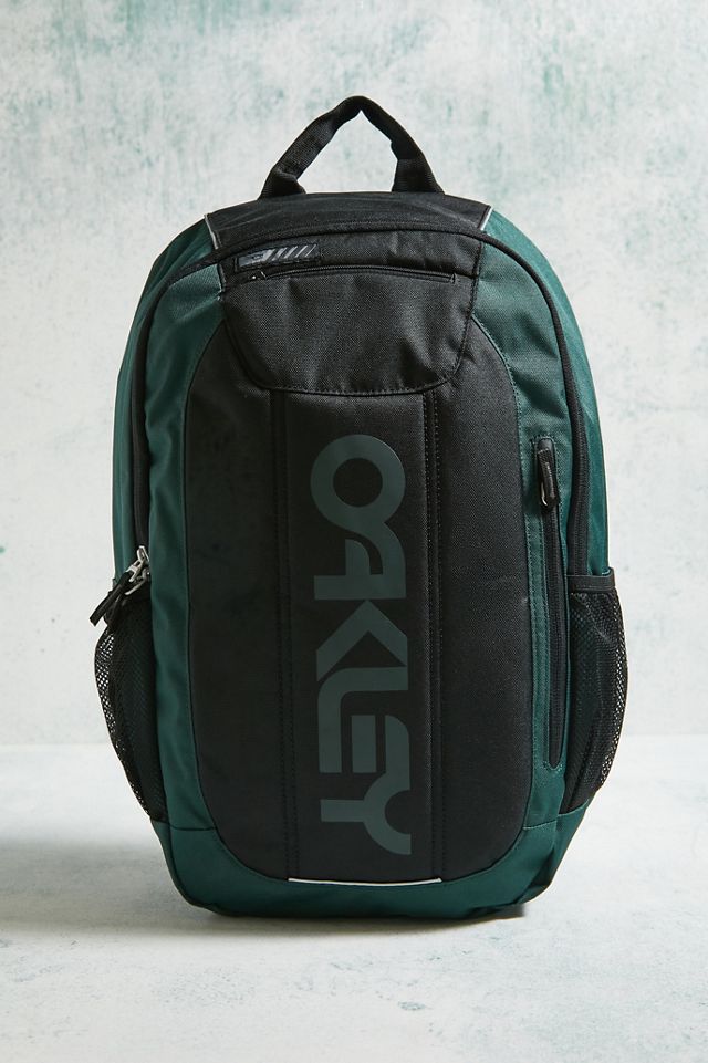 Mochila Oakley Green Enduro | Urban Outfitters ES