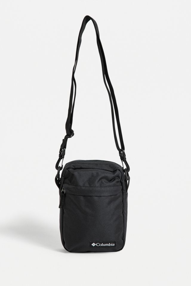 Bolso de cadera negro Columbia Urban Uplift | Urban Outfitters ES