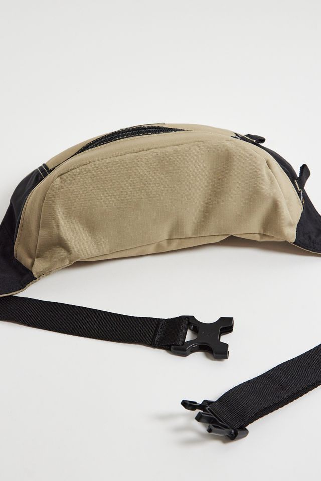 Dickies Khaki Ashville Pouch bag | Urban Outfitters UK