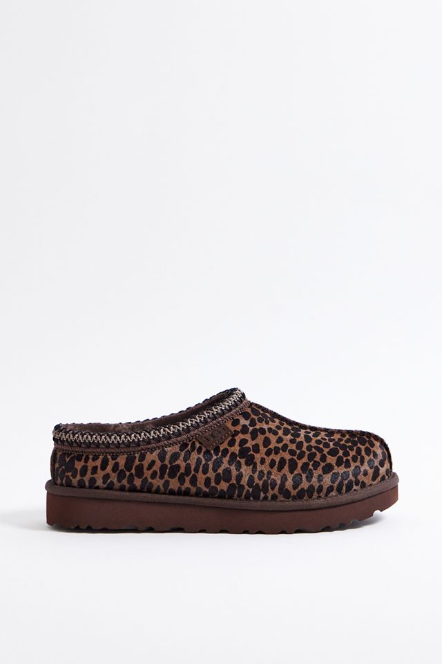 UGG Caspian Leopard Tasman Slippers | Urban Outfitters UK