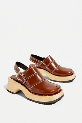E8 By Miista Amita Brown Clogs | Urban Outfitters UK