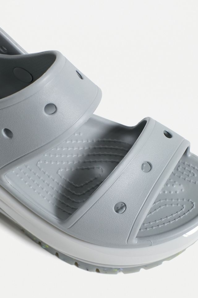 Crocs Sandalias Mega Crush grises | Urban Outfitters ES