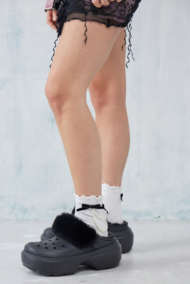 Crocs Black Stomp Lined Clogs | Urban Outfitters UK