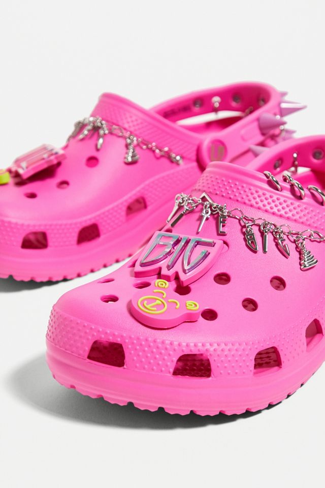 Crocs x Little Big - Sabots classiques Big roses | Urban Outfitters FR