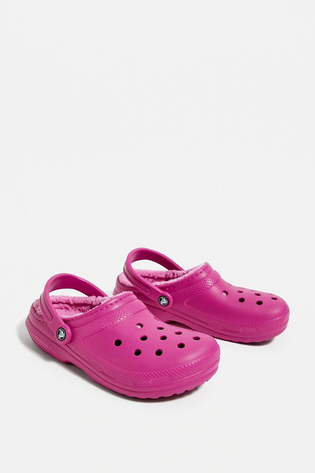 Crocs Fuchsia Classic Lined Clogs | Urban Outfitters UK