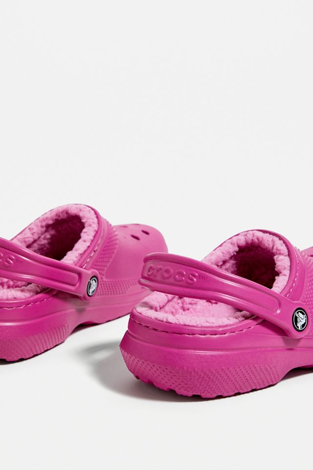 Crocs Fuchsia Classic Lined Clogs | Urban Outfitters UK