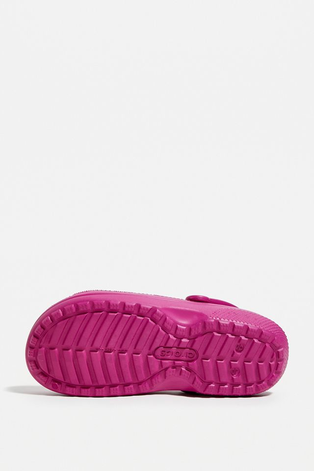 Crocs Fuchsia Classic Lined Clogs | Urban Outfitters UK